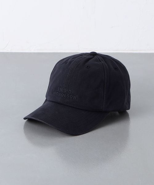 ＜STUDIO NICHOLSON＞ LOGO CAP/ロゴ キャップ