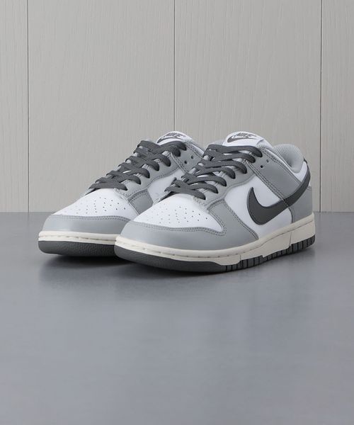 ＜NIKE＞WOMEN’S DUNK LOW WHITE/LIGHT SMOKE GREY-SAIL-IRON GREY/スニーカー